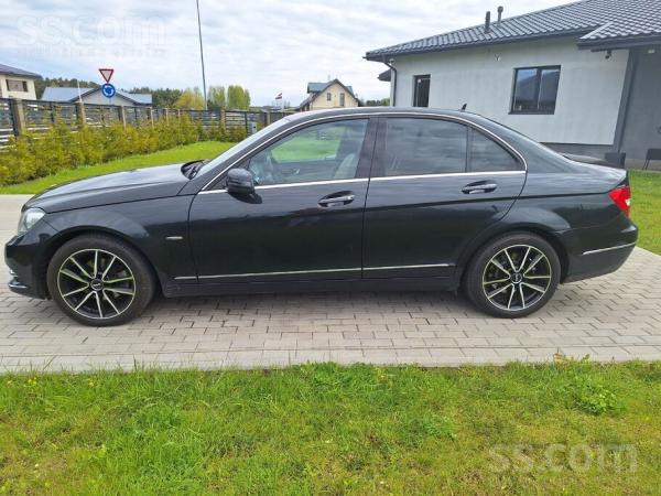 Black Mercedes-Benz C 250 2012 in Riga, with an engine capacity of 1.80 L and mileage of 165 thousand km for 7900 €, photo 5 on AUTOMOTO.COM.LV