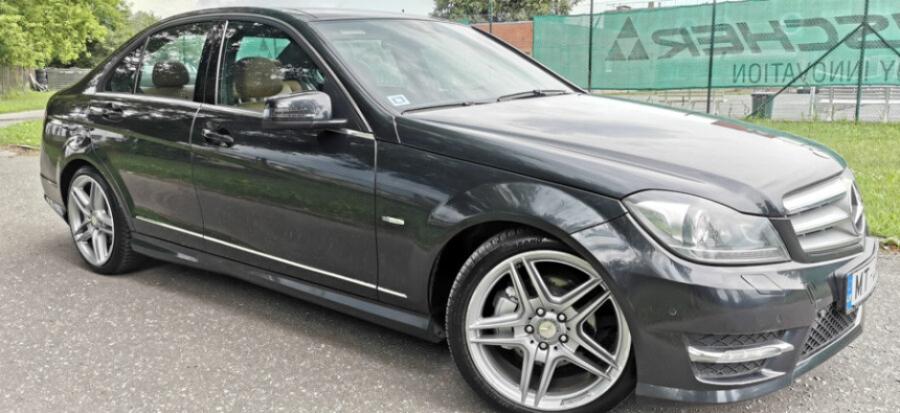 Black Mercedes-Benz C 250 2012 in Riga, with an engine capacity of 2.20 L and mileage of 210 thousand km for 9500 €, photo 8 on AUTOMOTO.COM.LV