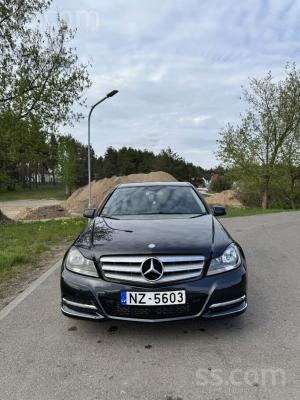 Melns Mercedes-Benz C 250 2012 Rīga, ar dzinēja tilpumu 1.80 L un nobraukumu 254 tūkst. km par 6800 €, foto  vietnē AUTOMOTO.COM.LV
