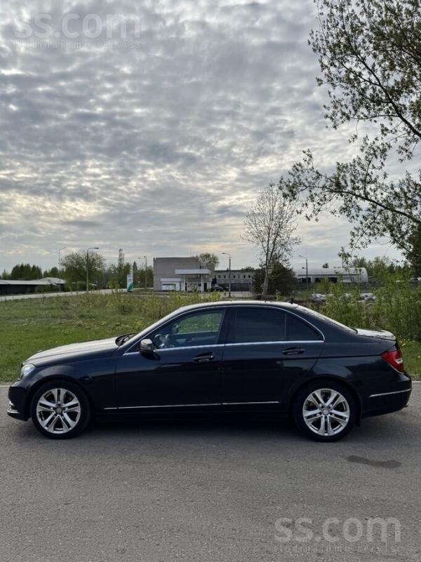 Mercedes-Benz C 250 2012 Rīga vietnē Melns Mercedes-Benz C 250 2012 Rīga, ar dzinēja tilpumu 1.80 L un nobraukumu 254 tūkst. km par 6800 €, foto 3 vietnē AUTOMOTO.COM.LV