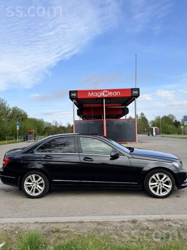 Mercedes-Benz C 250 2012 Rīga vietnē Melns Mercedes-Benz C 250 2012 Rīga, ar dzinēja tilpumu 1.80 L un nobraukumu 254 tūkst. km par 6800 €, foto 6 vietnē AUTOMOTO.COM.LV