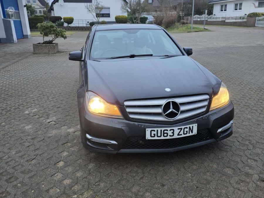 Melns Mercedes-Benz C 250 2013 Panevēža, ar dzinēja tilpumu 2.14 L un nobraukumu 176 tūkst. km par 3450 €, foto 1 vietnē AUTOMOTO.COM.LV