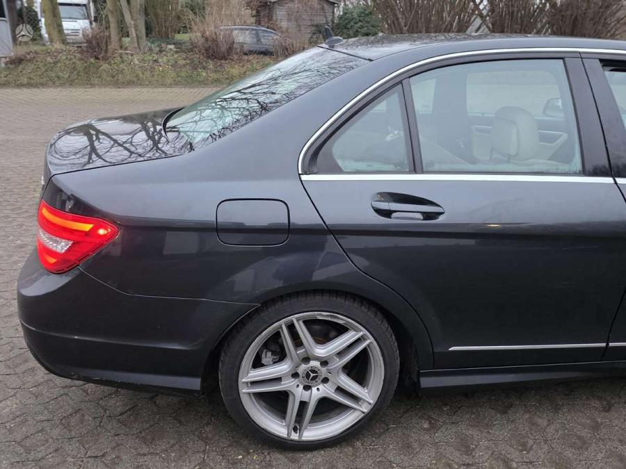 Melns Mercedes-Benz C 250 2013 Panevēža, ar dzinēja tilpumu 2.14 L un nobraukumu 176 tūkst. km par 3450 €, foto 4 vietnē AUTOMOTO.COM.LV