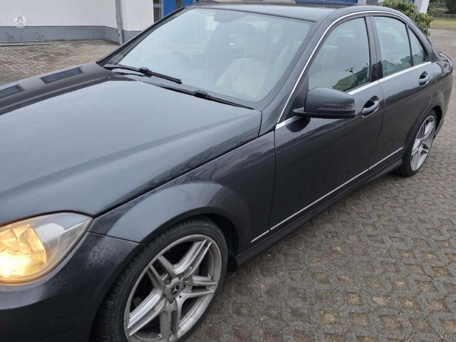 Melns Mercedes-Benz C 250 2013 Panevēža, ar dzinēja tilpumu 2.14 L un nobraukumu 176 tūkst. km par 3450 €, foto 10 vietnē AUTOMOTO.COM.LV
