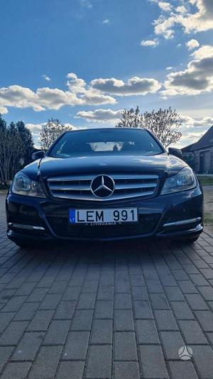 Melns Mercedes-Benz C 250 2013 Jonava, ar dzinēja tilpumu 1.80 L un nobraukumu 280 tūkst. km par 6500 €, foto  vietnē AUTOMOTO.COM.LV