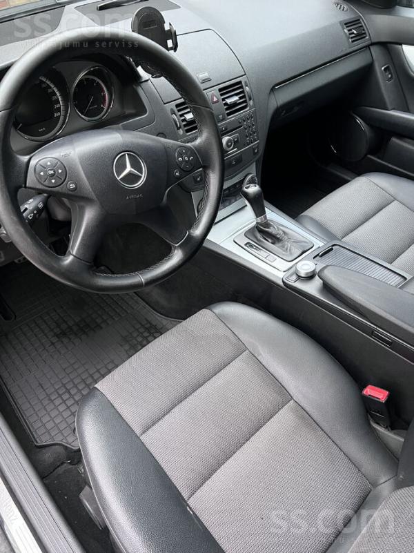 Melns Mercedes-Benz C 250 2009 Ogre, ar dzinēja tilpumu 2.20 L un nobraukumu 299 tūkst. km par 4055 €, foto 8 vietnē AUTOMOTO.COM.LV