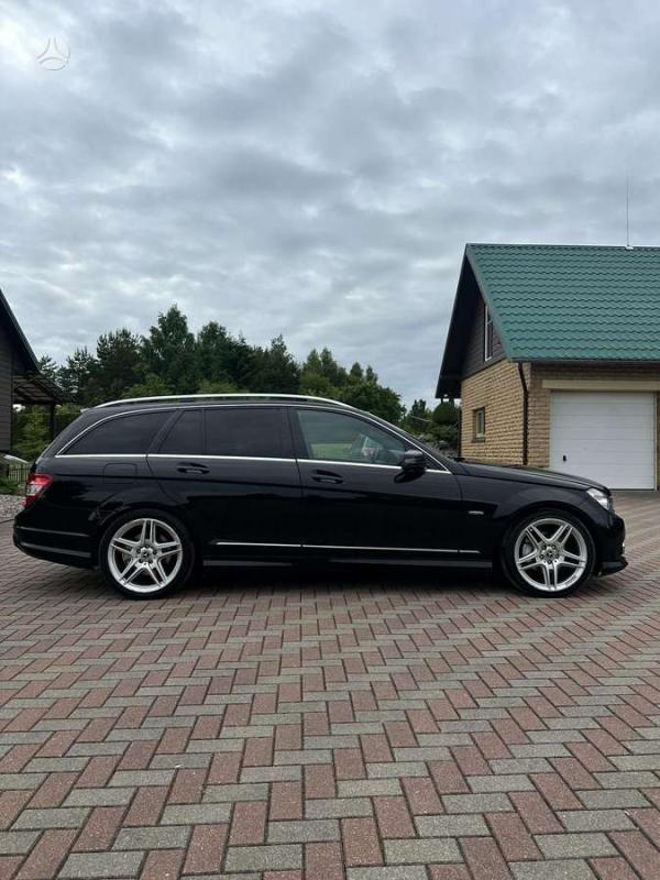 Black Mercedes-Benz C 250 2009 in Plunge, with an engine capacity of 2.14 L and mileage of 416 thousand km for 6000 €, photo 1 on AUTOMOTO.COM.LV