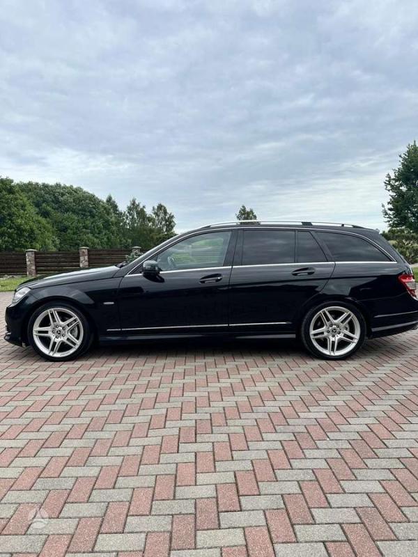 Black Mercedes-Benz C 250 2009 in Plunge, with an engine capacity of 2.14 L and mileage of 416 thousand km for 6000 €, photo 2 on AUTOMOTO.COM.LV