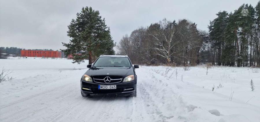 Melns Mercedes-Benz C 250 2010 Viļņa, ar dzinēja tilpumu 2.14 L un nobraukumu 333 tūkst. km par 4900 €, foto 2 vietnē AUTOMOTO.COM.LV