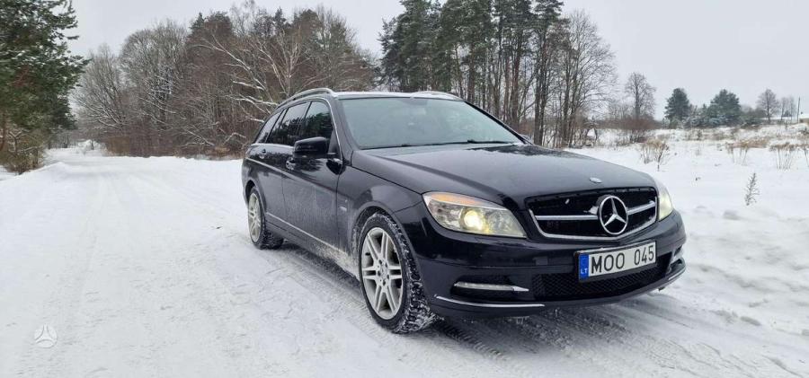 Melns Mercedes-Benz C 250 2010 Viļņa, ar dzinēja tilpumu 2.14 L un nobraukumu 333 tūkst. km par 4900 €, foto 4 vietnē AUTOMOTO.COM.LV