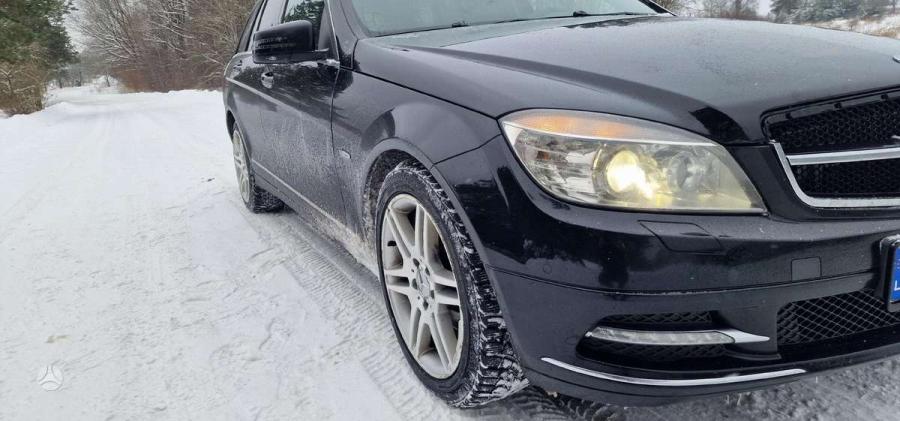 Melns Mercedes-Benz C 250 2010 Viļņa, ar dzinēja tilpumu 2.14 L un nobraukumu 333 tūkst. km par 4900 €, foto 5 vietnē AUTOMOTO.COM.LV