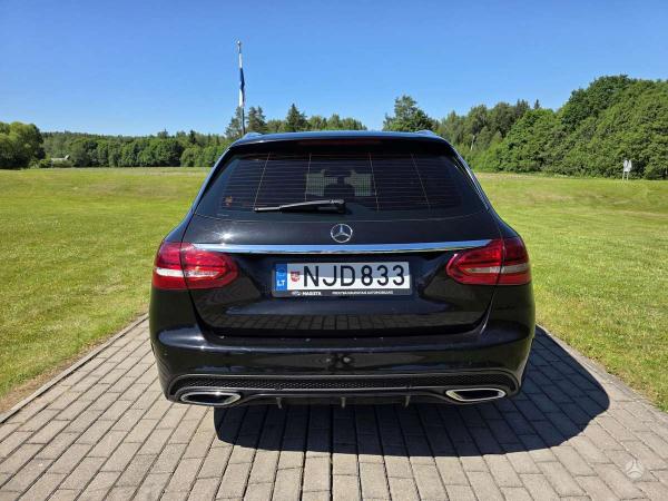 Black Mercedes-Benz C 250 2010 in Telschi, with an engine capacity of 2.14 L and mileage of 270 thousand km for 12900 €, photo 6 on AUTOMOTO.COM.LV