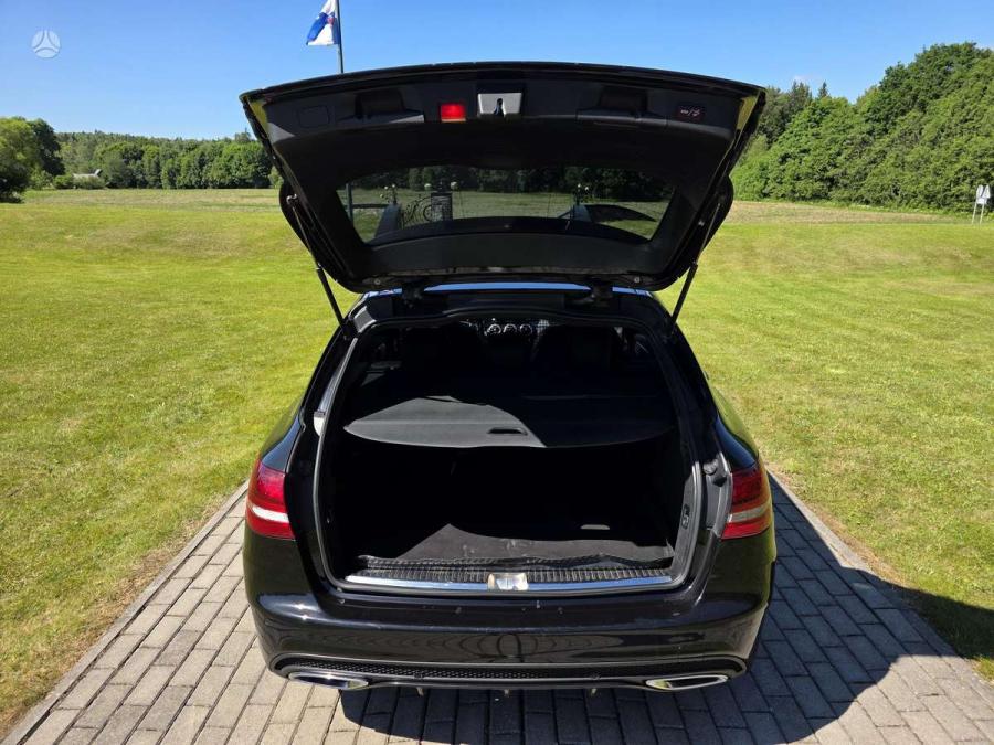 Black Mercedes-Benz C 250 2010 in Telschi, with an engine capacity of 2.14 L and mileage of 270 thousand km for 12900 €, photo 37 on AUTOMOTO.COM.LV