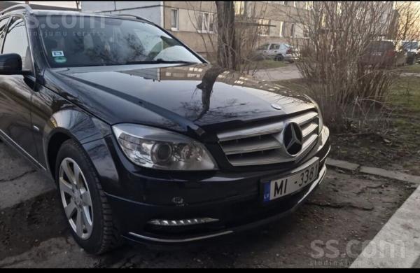 Black Mercedes-Benz C 250 2010 in Dobele, with an engine capacity of 2.20 L and mileage of 348 thousand km for 5200 €, photo 1 on AUTOMOTO.COM.LV