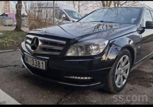 Black Mercedes-Benz C 250 2010 in Dobele, with an engine capacity of 2.20 L and mileage of 348 thousand km for 5200 €, photo 5 on AUTOMOTO.COM.LV