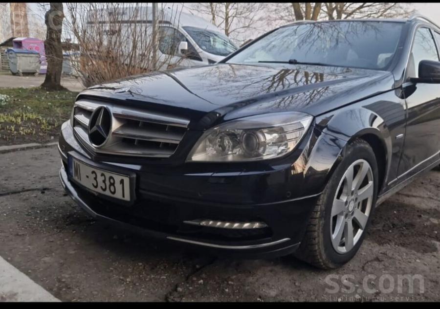 Black Mercedes-Benz C 250 2010 in Dobele, with an engine capacity of 2.20 L and mileage of 348 thousand km for 5200 €, photo 5 on AUTOMOTO.COM.LV