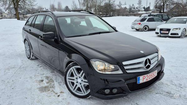 Black Mercedes-Benz C 250 2011 in Utena, with an engine capacity of 2.14 L and mileage of 302 thousand km for 5990 €, photo 1 on AUTOMOTO.COM.LV