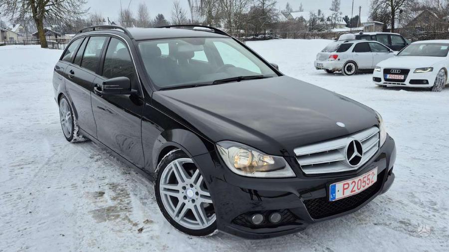 Black Mercedes-Benz C 250 2011 in Utena, with an engine capacity of 2.14 L and mileage of 302 thousand km for 5990 €, photo 1 on AUTOMOTO.COM.LV