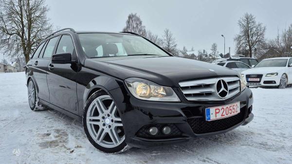 Black Mercedes-Benz C 250 2011 in Utena, with an engine capacity of 2.14 L and mileage of 302 thousand km for 5990 €, photo 2 on AUTOMOTO.COM.LV
