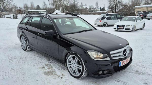 Black Mercedes-Benz C 250 2011 in Utena, with an engine capacity of 2.14 L and mileage of 302 thousand km for 5990 €, photo 9 on AUTOMOTO.COM.LV
