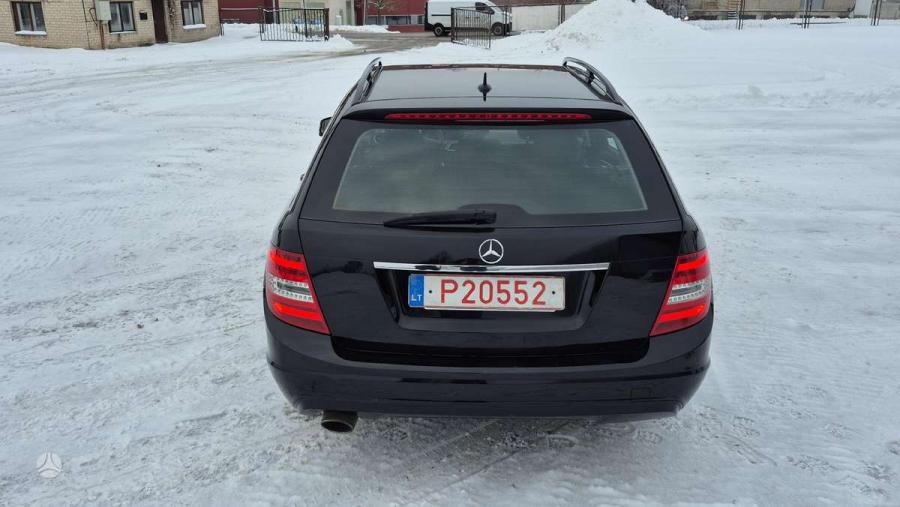 Black Mercedes-Benz C 250 2011 in Utena, with an engine capacity of 2.14 L and mileage of 302 thousand km for 5990 €, photo 12 on AUTOMOTO.COM.LV