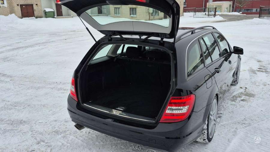 Black Mercedes-Benz C 250 2011 in Utena, with an engine capacity of 2.14 L and mileage of 302 thousand km for 5990 €, photo 23 on AUTOMOTO.COM.LV