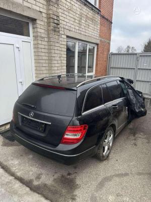 Melns Mercedes-Benz C 250 2011 Kauņa, ar dzinēja tilpumu 2.20 L un nobraukumu 220 tūkst. km par 3500 €, foto 6 vietnē AUTOMOTO.COM.LV