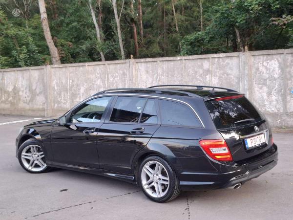 Mercedes-Benz C 250 2011 in Vilnius on AUTOMOTO.COM.LV Black Mercedes-Benz C 250 2011 in Vilnius, with an engine capacity of 2.14 L and mileage of 303 thousand km for 5800 €, photo 7 on AUTOMOTO.COM.LV