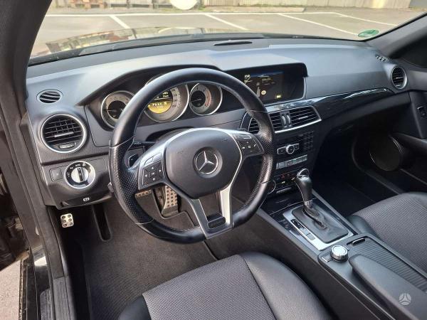 Mercedes-Benz C 250 2011 in Vilnius on AUTOMOTO.COM.LV Black Mercedes-Benz C 250 2011 in Vilnius, with an engine capacity of 2.14 L and mileage of 303 thousand km for 5800 €, photo 11 on AUTOMOTO.COM.LV