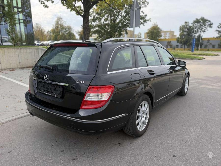 Melns Mercedes-Benz C 250 2011 Panevēža, ar dzinēja tilpumu 2.14 L un nobraukumu 259 tūkst. km par 3650 €, foto 9 vietnē AUTOMOTO.COM.LV
