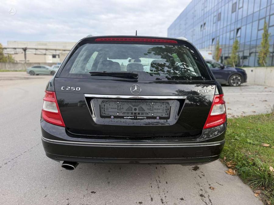 Melns Mercedes-Benz C 250 2011 Panevēža, ar dzinēja tilpumu 2.14 L un nobraukumu 259 tūkst. km par 3650 €, foto 10 vietnē AUTOMOTO.COM.LV