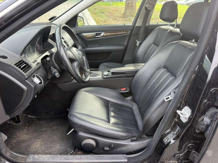 Melns Mercedes-Benz C 250 2011 Panevēža, ar dzinēja tilpumu 2.14 L un nobraukumu 259 tūkst. km par 3650 €, foto 14 vietnē AUTOMOTO.COM.LV
