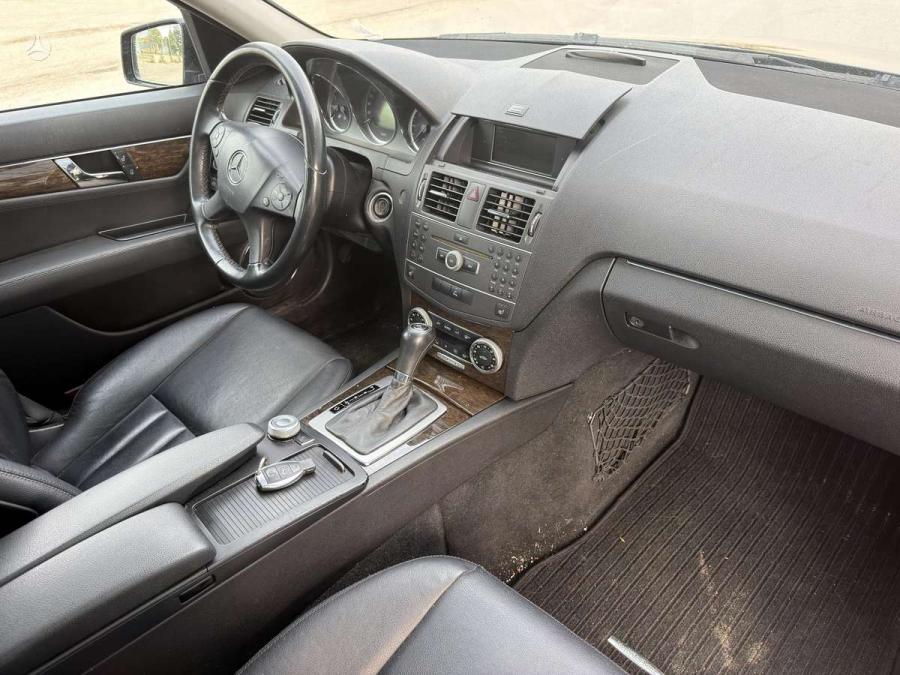Melns Mercedes-Benz C 250 2011 Panevēža, ar dzinēja tilpumu 2.14 L un nobraukumu 259 tūkst. km par 3650 €, foto 18 vietnē AUTOMOTO.COM.LV