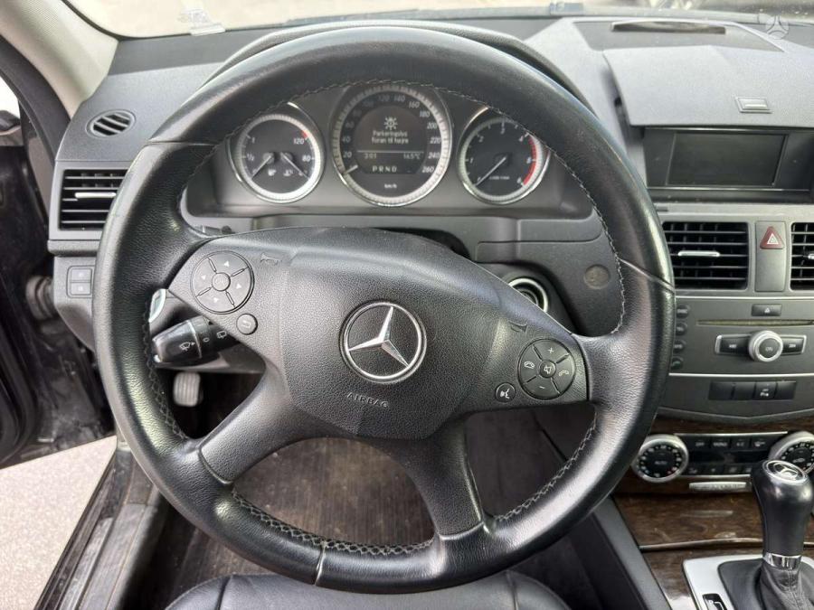 Melns Mercedes-Benz C 250 2011 Panevēža, ar dzinēja tilpumu 2.14 L un nobraukumu 259 tūkst. km par 3650 €, foto 21 vietnē AUTOMOTO.COM.LV