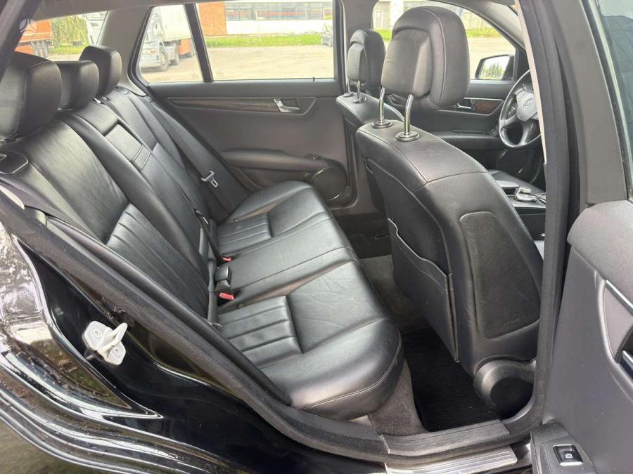 Melns Mercedes-Benz C 250 2011 Panevēža, ar dzinēja tilpumu 2.14 L un nobraukumu 259 tūkst. km par 3650 €, foto 30 vietnē AUTOMOTO.COM.LV