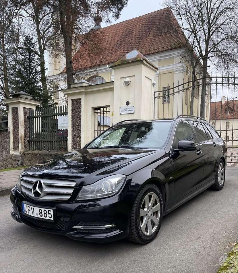 Black Mercedes-Benz C 250 2012 in Vilnius, with an engine capacity of 2.14 L and mileage of 309 thousand km for 6700 €, photo 4 on AUTOMOTO.COM.LV