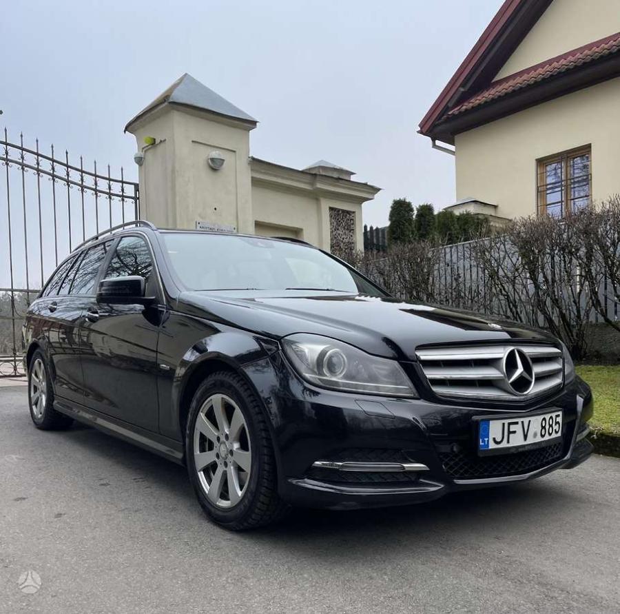 Black Mercedes-Benz C 250 2012 in Vilnius, with an engine capacity of 2.14 L and mileage of 309 thousand km for 6700 €, photo 5 on AUTOMOTO.COM.LV