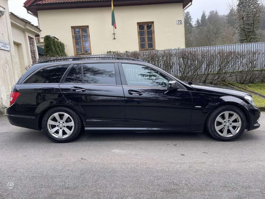 Black Mercedes-Benz C 250 2012 in Vilnius, with an engine capacity of 2.14 L and mileage of 309 thousand km for 6700 €, photo 7 on AUTOMOTO.COM.LV