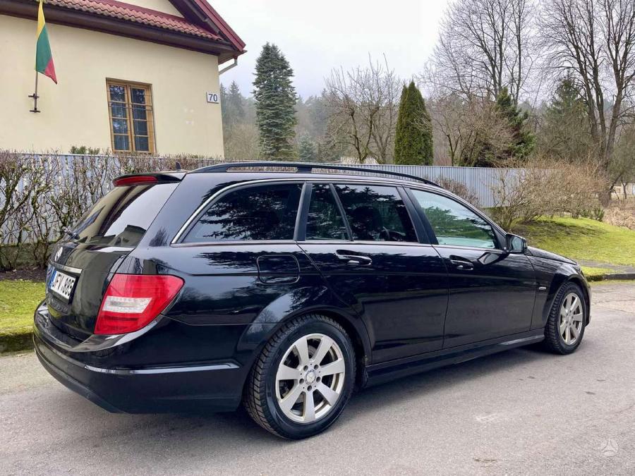 Black Mercedes-Benz C 250 2012 in Vilnius, with an engine capacity of 2.14 L and mileage of 309 thousand km for 6700 €, photo 8 on AUTOMOTO.COM.LV