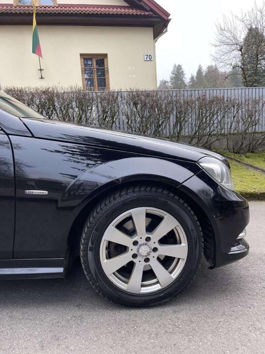 Black Mercedes-Benz C 250 2012 in Vilnius, with an engine capacity of 2.14 L and mileage of 309 thousand km for 6700 €, photo 10 on AUTOMOTO.COM.LV