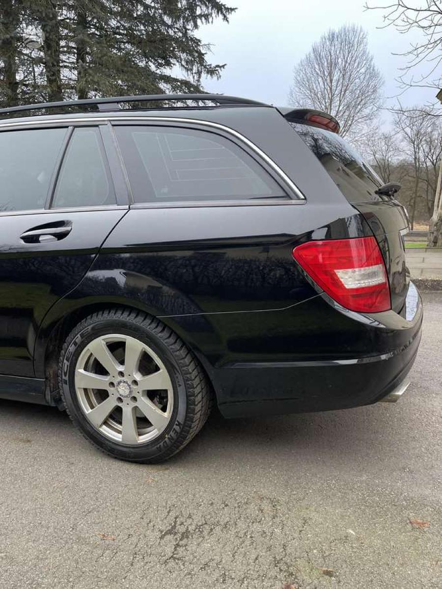 Black Mercedes-Benz C 250 2012 in Vilnius, with an engine capacity of 2.14 L and mileage of 309 thousand km for 6700 €, photo 11 on AUTOMOTO.COM.LV