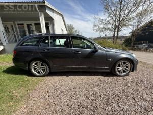 Black Mercedes-Benz C 250 2012 in Riga, with an engine capacity of 2.20 L and mileage of 264 thousand km for 6990 €, photo 4 on AUTOMOTO.COM.LV