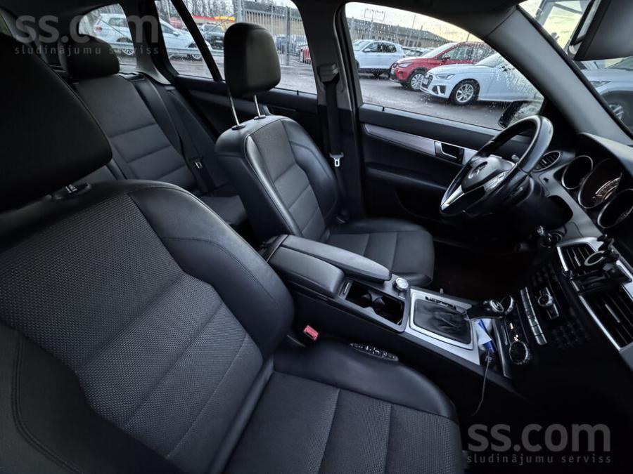 Black Mercedes-Benz C 250 2012 in Riga, with an engine capacity of 2.20 L and mileage of 264 thousand km for 6990 €, photo 12 on AUTOMOTO.COM.LV