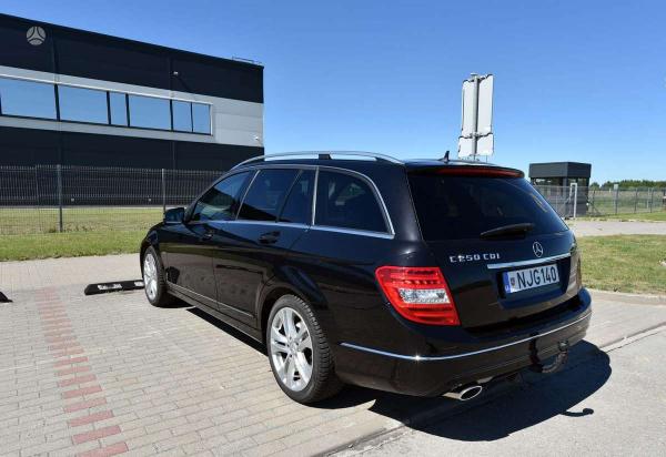 Black Mercedes-Benz C 250 2012 in Siauliai, with an engine capacity of 2.14 L and mileage of 261 thousand km for 8500 €, photo 3 on AUTOMOTO.COM.LV
