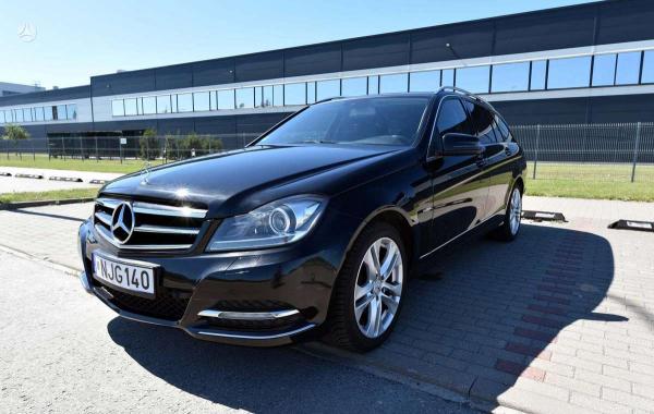 Black Mercedes-Benz C 250 2012 in Siauliai, with an engine capacity of 2.14 L and mileage of 261 thousand km for 8500 €, photo 5 on AUTOMOTO.COM.LV