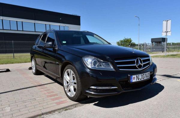 Black Mercedes-Benz C 250 2012 in Siauliai, with an engine capacity of 2.14 L and mileage of 261 thousand km for 8500 €, photo 6 on AUTOMOTO.COM.LV