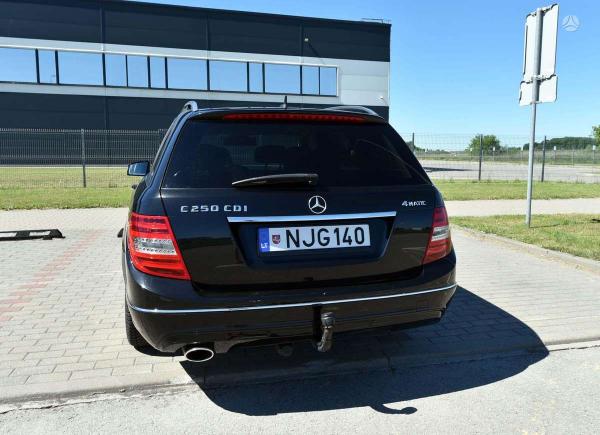 Black Mercedes-Benz C 250 2012 in Siauliai, with an engine capacity of 2.14 L and mileage of 261 thousand km for 8500 €, photo 7 on AUTOMOTO.COM.LV