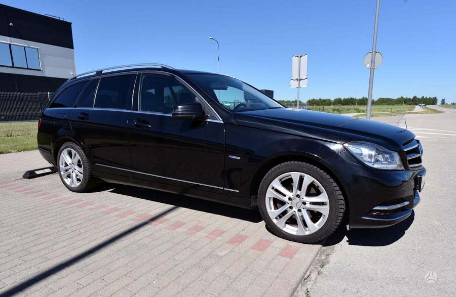 Melns Mercedes-Benz C 250 2012 Šauļi, ar dzinēja tilpumu 2.14 L un nobraukumu 261 tūkst. km par 8500 €, foto 9 vietnē AUTOMOTO.COM.LV