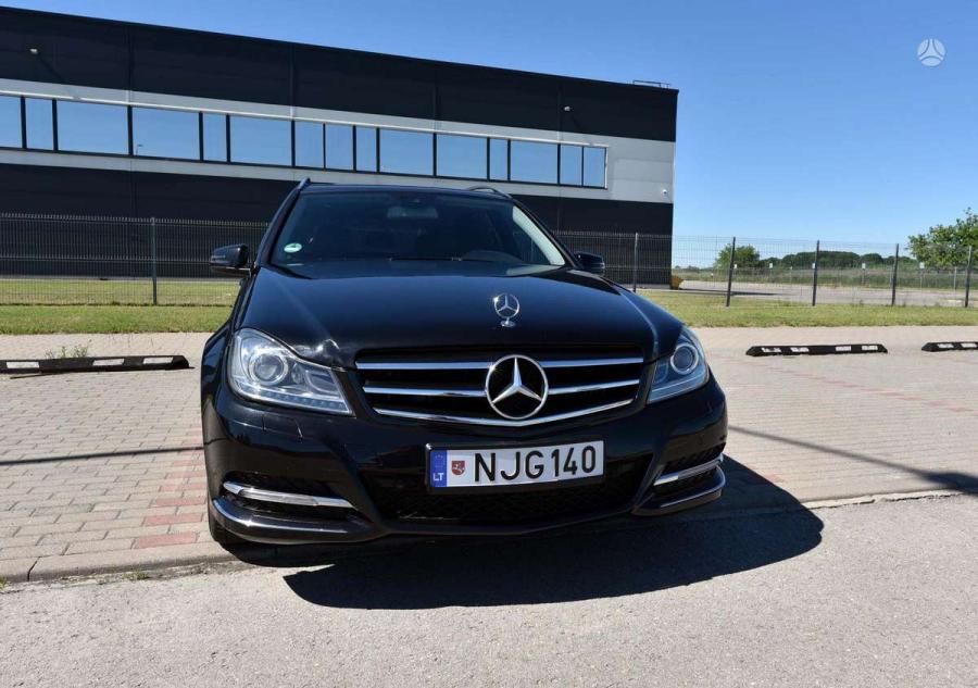 Melns Mercedes-Benz C 250 2012 Šauļi, ar dzinēja tilpumu 2.14 L un nobraukumu 261 tūkst. km par 8500 €, foto 12 vietnē AUTOMOTO.COM.LV