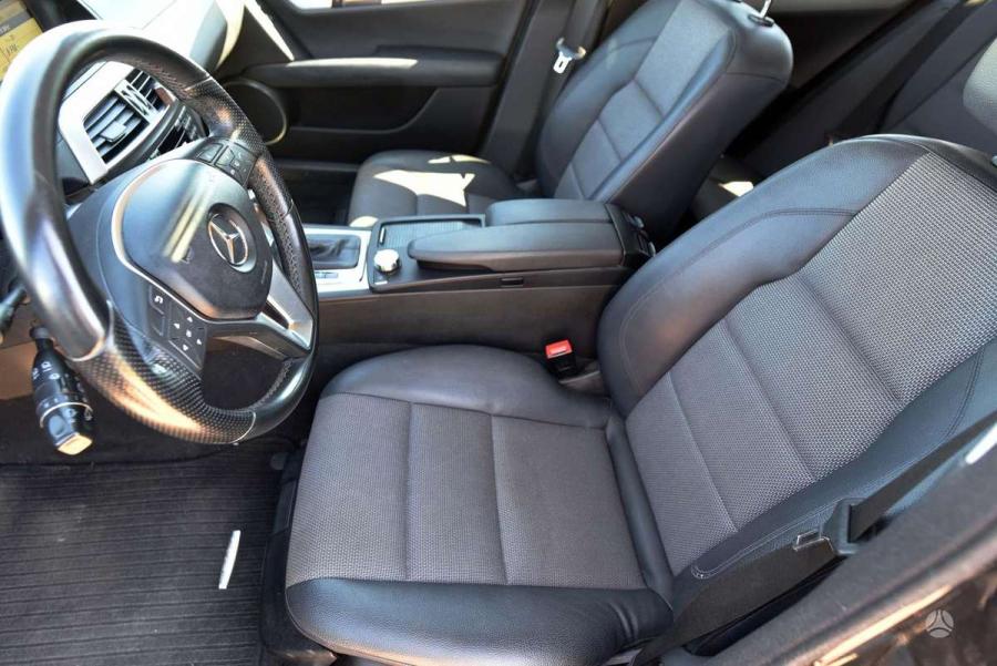 Melns Mercedes-Benz C 250 2012 Šauļi, ar dzinēja tilpumu 2.14 L un nobraukumu 261 tūkst. km par 8500 €, foto 15 vietnē AUTOMOTO.COM.LV